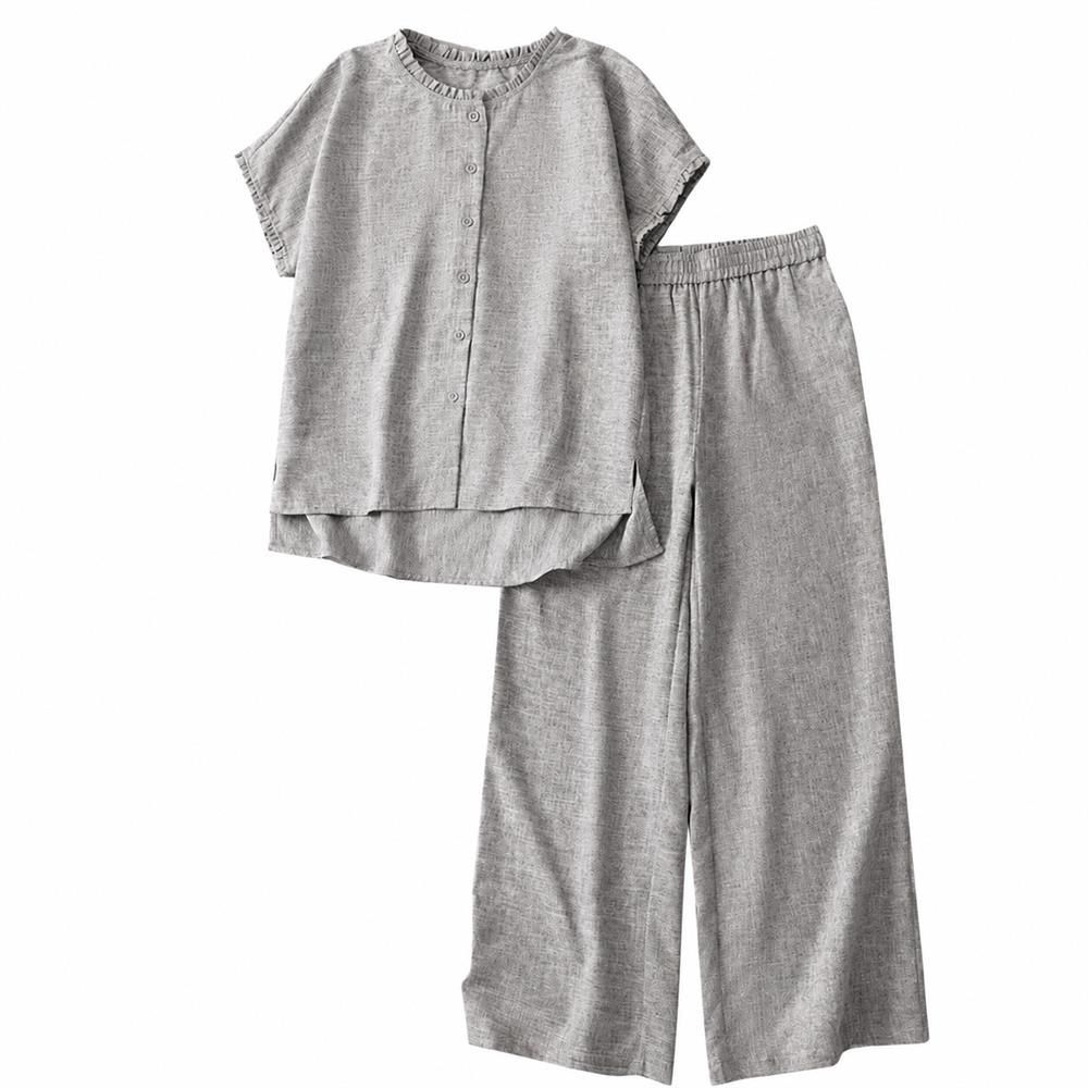 　　　 ◆◇◆売れている秘密◆◇◆ 【されたシンプルデザイン】落ち着いたグレーの風合いが魅力のレディースセットアップです。首元のフリル仕様とシングルボタンのブラウス、そして美脚シルエットを叶えるワイドパンツの組み合わせで、大人の女性の上品さ...