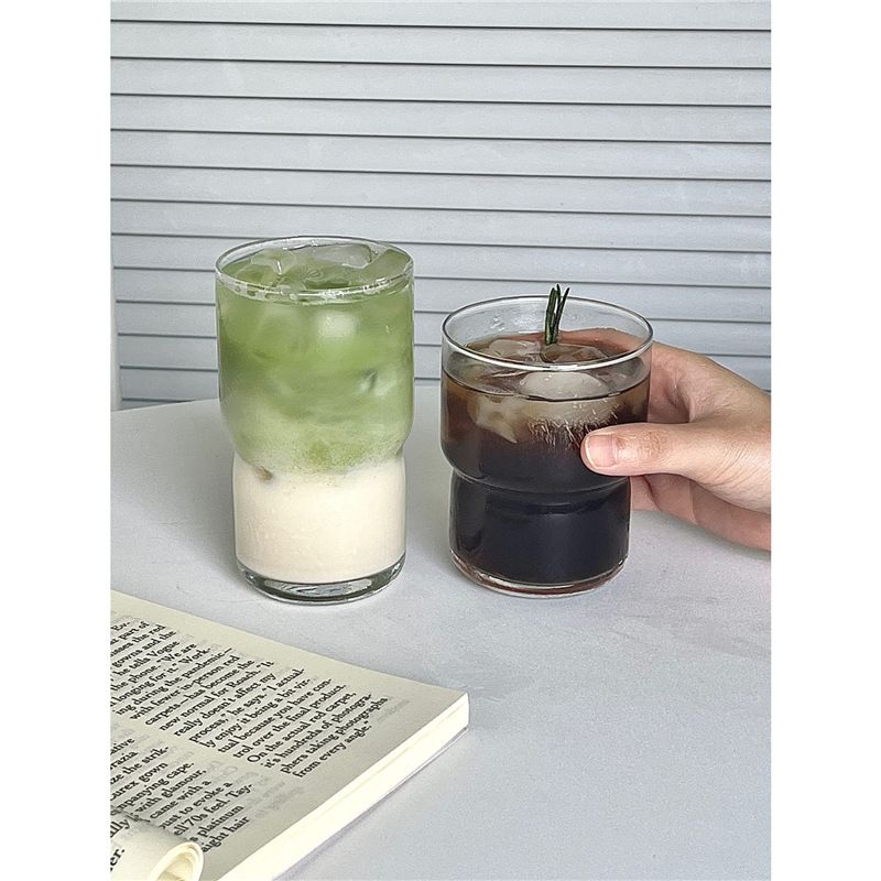 　　　 ◆◇◆売れている秘密◆◇◆ 【おしゃれなカフェ風グラス】SNSで大人気のモダンなデザインが魅力のガラスコップです。美しい透明度を持つな硝子素材を採用し、光が差し込むと飲み物を美しく引き立てます。独特の段差があるフォルムは手に馴染みや...