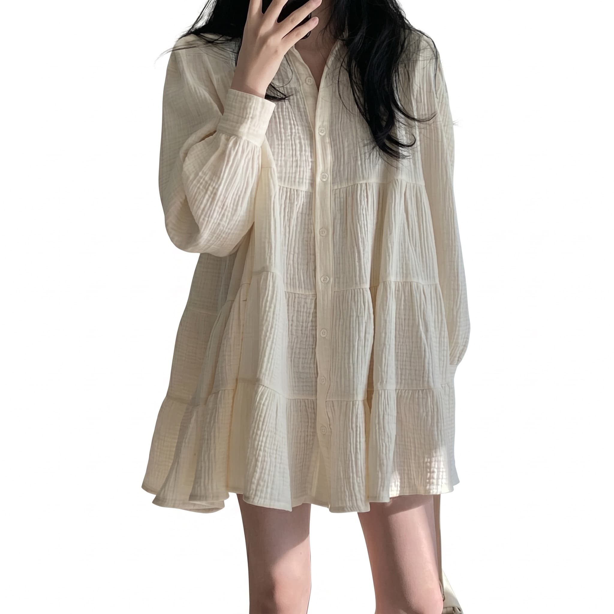 　　　 ◆◇◆売れている秘密◆◇◆ 【大人可愛いデザイン】 トレンドのティアードデザインを取り入れた、ふんわりシルエットのシャツワンピースです。ボリューム感のある袖と、贅沢に重ねられたフリルが女性らしさを引き立て、一枚で主役級の華やかさを演...