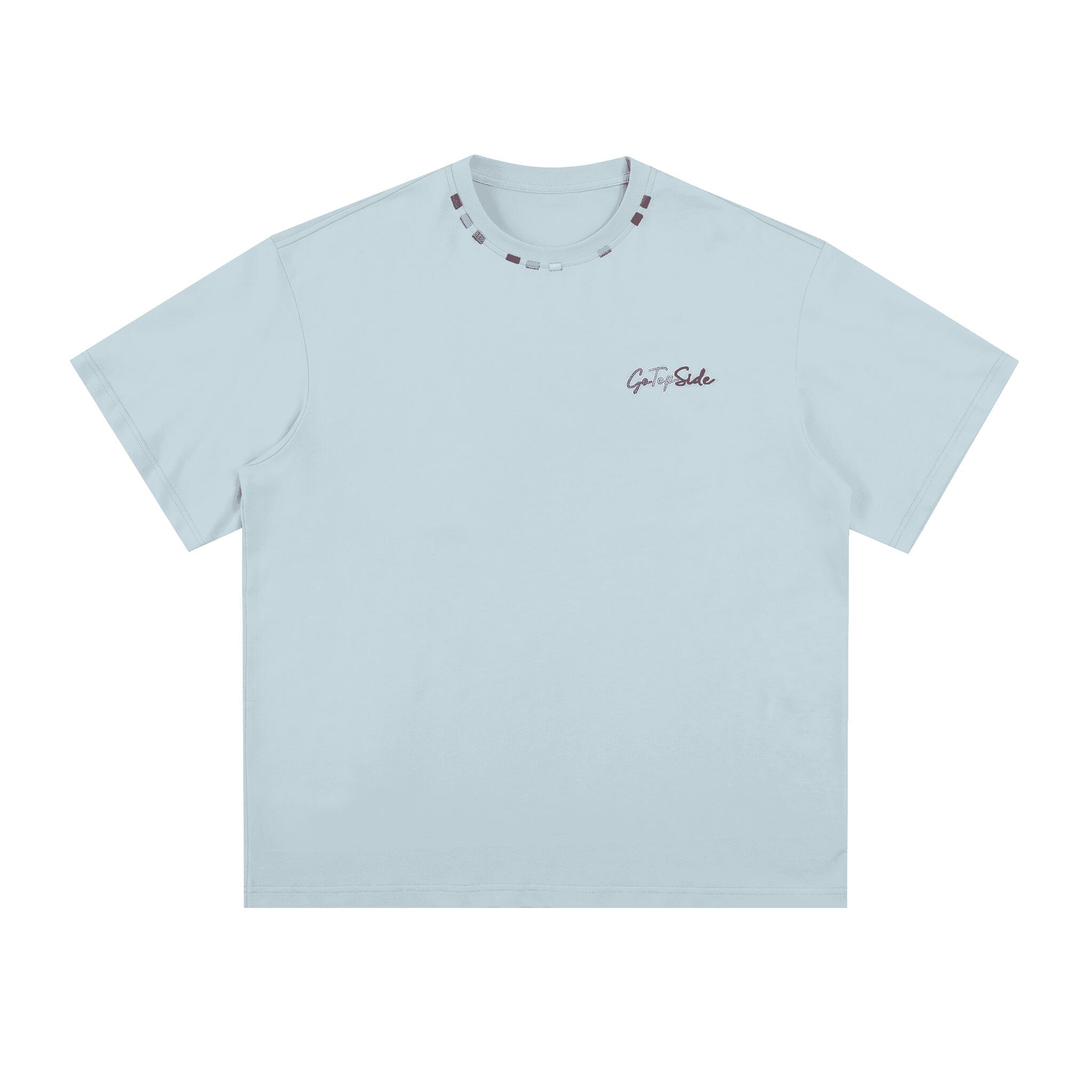 　　　 ◆◇◆売れている秘密◆◇◆ 【メンズ 半袖 Tシャツ・レトロな配色】襟元に施されたマルチカラーの個性的デザインが、シンプルなボディに映える一着です。胸元には程よいアクセントとなる刺繍を配置し、細部までこだわり抜いたディテールが独自の...