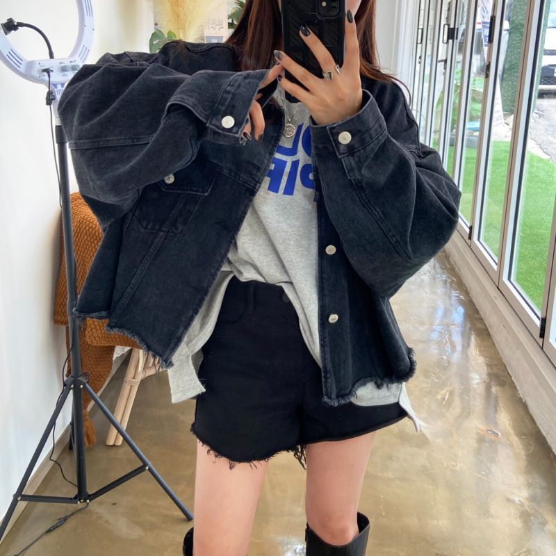 　　　 ◆◇◆売れている秘密◆◇◆ 【こなれ感漂うヴィンテージ風デザイン】ファッションのトレンドを取り入れた、ビッグシルエットのデニムジャケットです。ゆったりとしたドロップショルダーが、女性らしい華奢なラインを強調しつつ、今どきな抜け感を演...