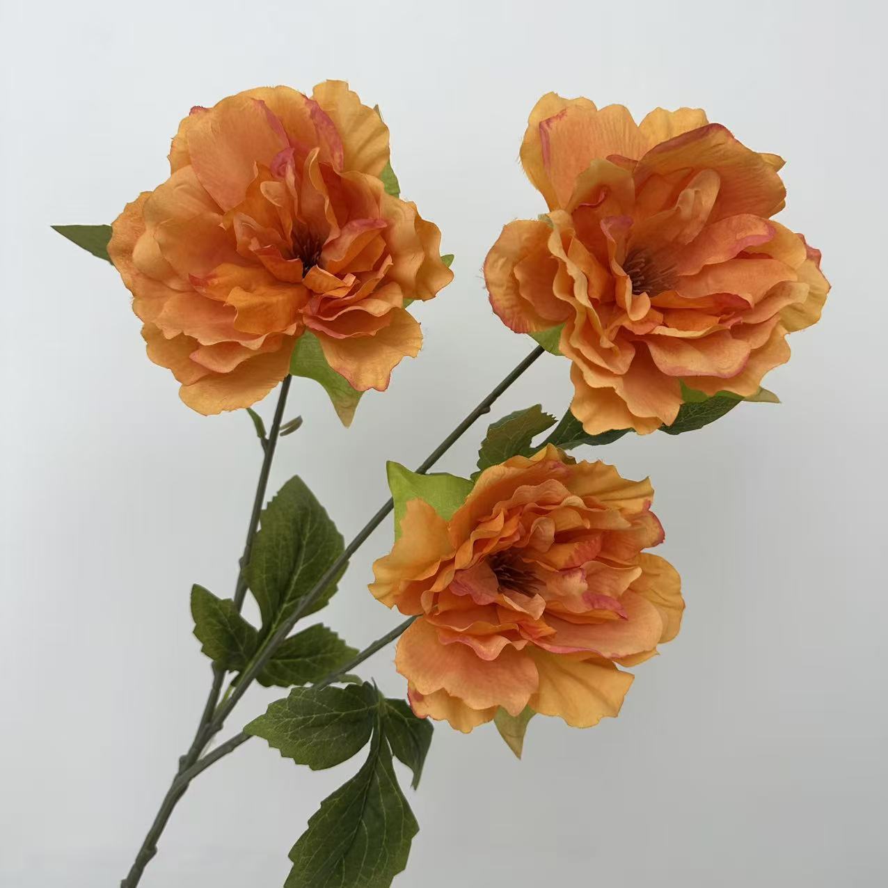 　　　 ◆◇◆売れている秘密◆◇◆ 【造花 牡丹・リアルな質感・インテリアフラワー】本物のような「造花 牡丹」です。3つの花頭が1本にまとまっており、1本でも十分なボリューム感。繊細な花びらの重なりと鮮やかな色彩が、お部屋を一気に華やかに彩...