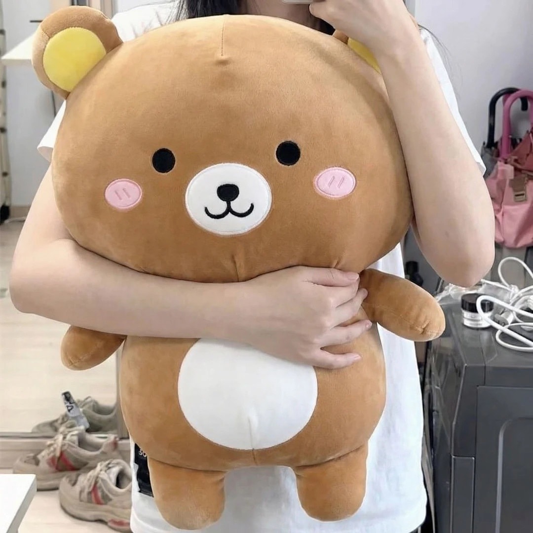 　　　 ◆◇◆売れている秘密◆◇◆ 【癒し系の可愛いクマ】愛くるしい表情と丸みを帯びたフォルムが魅力のクマのぬいぐるみです。見ているだけで心が和むような優しいデザインで、お部屋のインテリアとしても最適です。キュートなピンクのほっぺとボリュー...