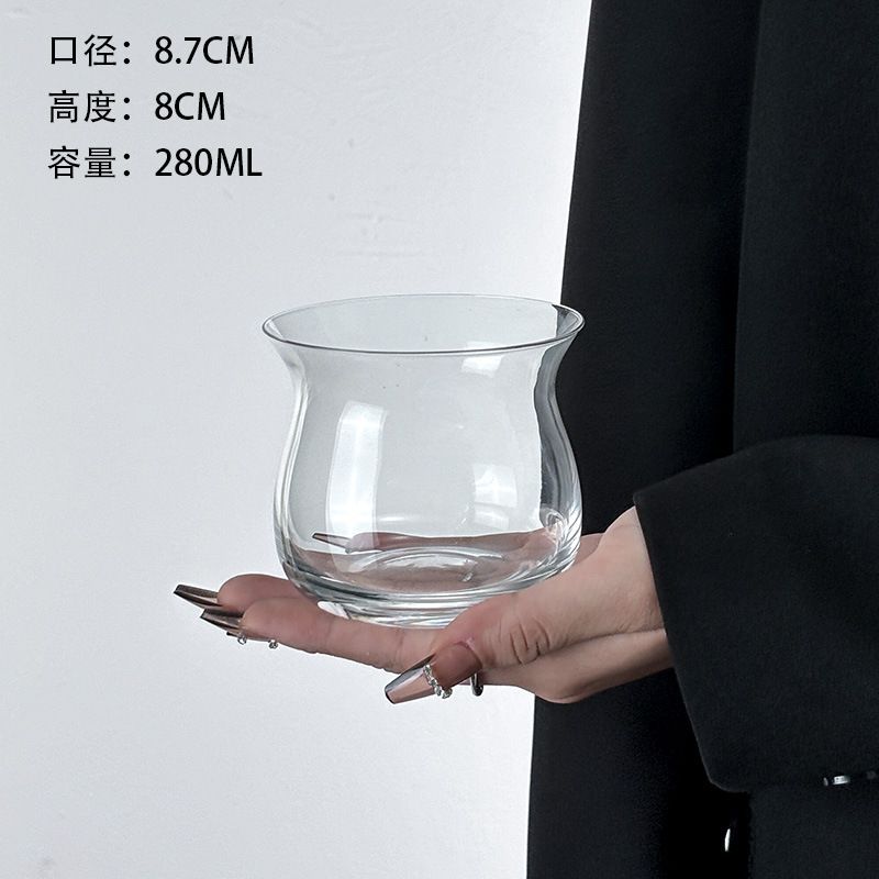 　　　 ◆◇◆売れている秘密◆◇◆ 【おしゃれなガラスコップ】丸みを帯びた愛らしいフォルムが特徴のデザイングラスです。透明度の高いクリアガラスを採用し、注いだ飲み物の美しさを引き立てます。光が差し込むとキラキラと輝き、いつものテーブルコーデ...