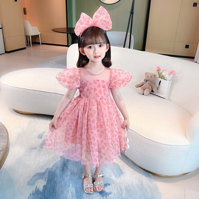 　　　 ◆◇◆売れている秘密◆◇◆ 【華やかな花柄ワンピース】ふんわりとしたパフスリーブと愛らしいピンクのフラワープリントが目を引く、女の子ワンピースです。透け感のあるチュール素材を贅沢に使用し、お姫様のような可憐なシルエットを演出。お子様...