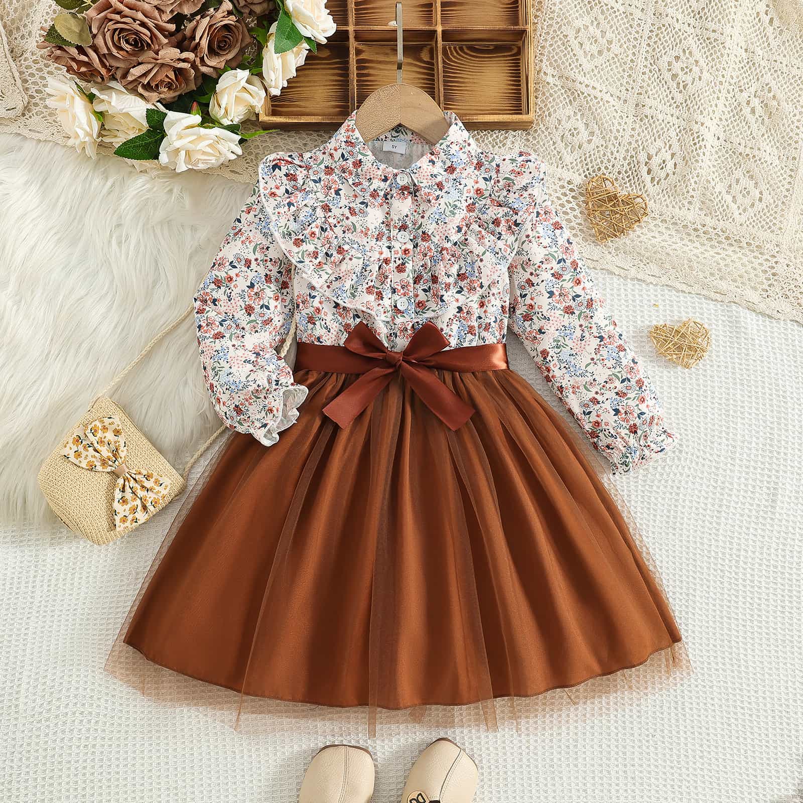 　　　 ◆◇◆売れている秘密◆◇◆ 【可憐な小花柄デザイン】華やかなフローラルプリントとふんわりとしたチュールスカートを組み合わせた、最新のキッズワンピースです。胸元のフリル使いが顔周りを明るく演出し、女の子らしい上品で可愛らしい雰囲気を引...