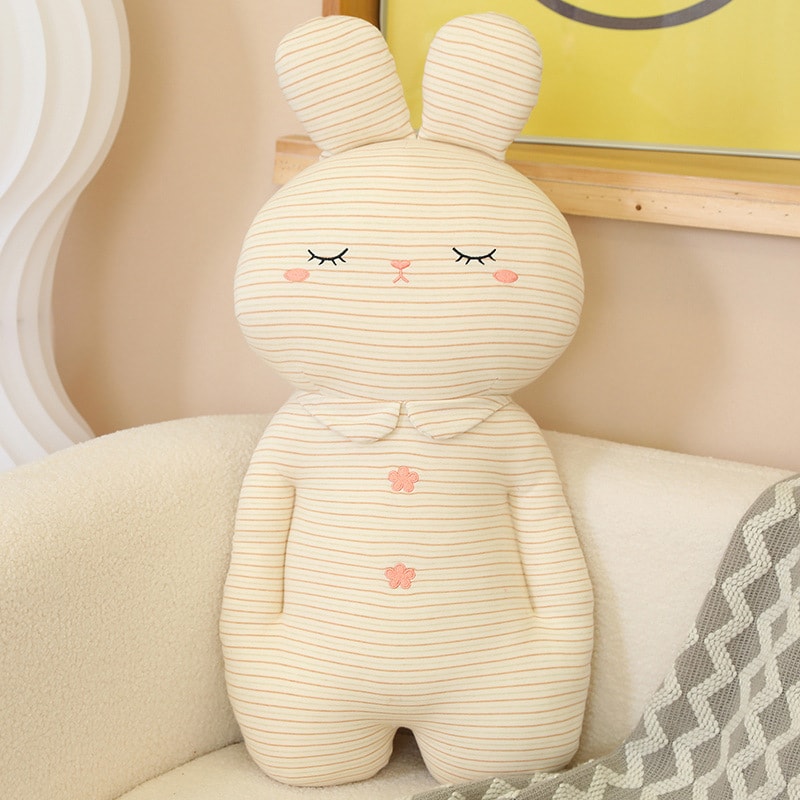 　　　 ◆◇◆売れている秘密◆◇◆ 【可愛い 抱き枕・癒し系 デザイン】すやすやと眠る表情がたまらなく可愛い、ウサギやクマのアニマル抱き枕です。落ち着いたボーダー柄と優しいパステルカラーが、お部屋に柔らかな雰囲気をもたらします。見ているだけ...
