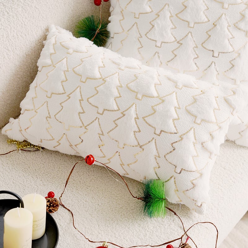 　　　 ◆◇◆売れている秘密◆◇◆ 【鮮やかな クリスマス クッションカバー】サンタクロースやトナカイ、雪の結晶を贅沢な刺繍で表現した、温かみのある北欧風デザインです。リビングのソファに置くだけで、お部屋が一瞬で華やかなクリスマスの雰囲気に...