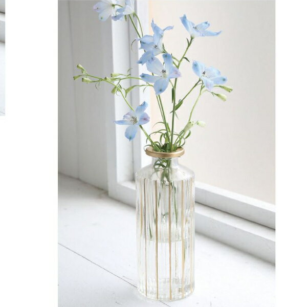 ゴールドのラインが美しい花瓶。 花の無い時もそのまま飾っておきたくなるおしゃれな小瓶です。 ※ハンドメイドのため、ひとつひとつ若干サイズが異なります。 ※食器、食品容器として使用できません。 ※撮影小物は含まれておりません。 製品サイズ　約...