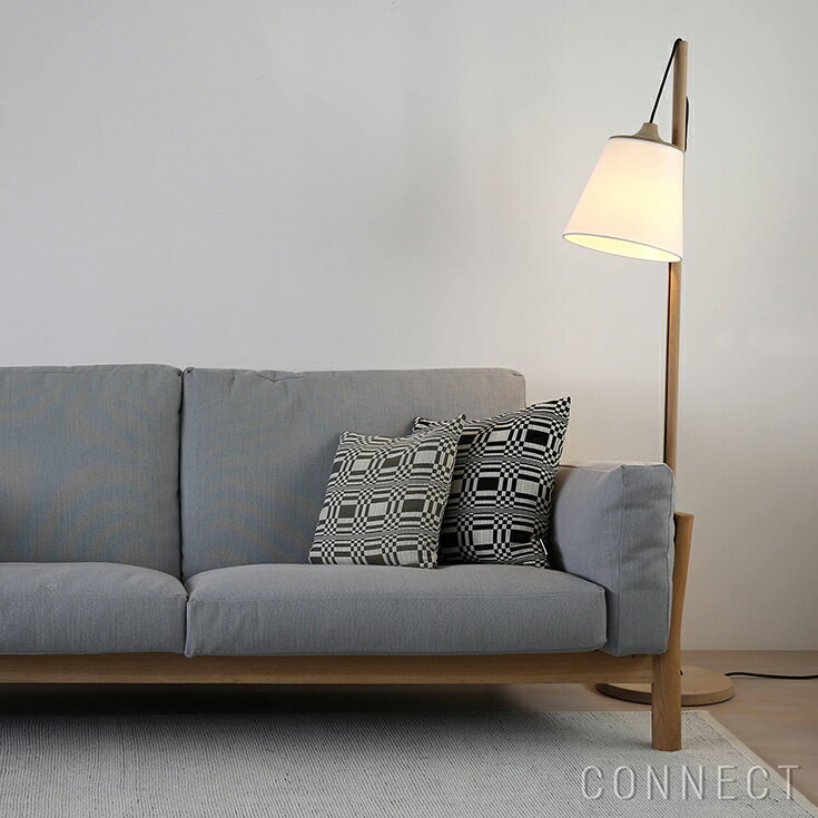 muuto（ムート）/PULL FLOOR LAMP（プルフロアランプ） スカンジナビアデザインと遊び心のある設計が融合したプルフロアランプは、シェードの高さが調整可能なランプです。ラウンジやオフィスエリアの緩やかな照明に適しています。 材...