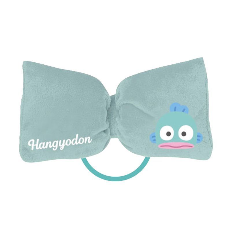 【メーカー・ブランド名】アイプランニング【JAN】4949827436455【個装サイズ】15.5×17.5×6cm【重量】20【商品説明】【色】ハンギョドン【サイズ】約W160×H95×D45mm素材：ポリエステル、ゴム大人気サンリオキャ...