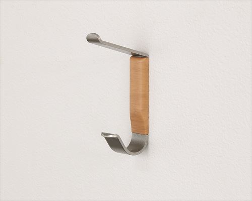 商品機能、特徴等お部屋の壁を収納スペースとして活用できる「壁取り付けフック」です。帽子も鞄も一緒に引掛けられて取り外しもスムーズにできる2WAYフックが便利です。サイズ(mm)WxHxD18.5x118x70材質フック：スチール塗装　カバー...