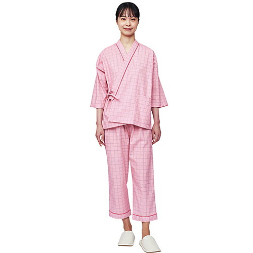 綿高混率の千鳥格子プリントで、ゆったり着られるシルエットです。サイズが一目で分かるパイピングカラー仕様です。 商品仕様 ・素材:綿70%・ポリエステル30%(ポプリン(千鳥格子プリント))・ウエストゴム・パイピングカラー/S:エンジ M:オ...