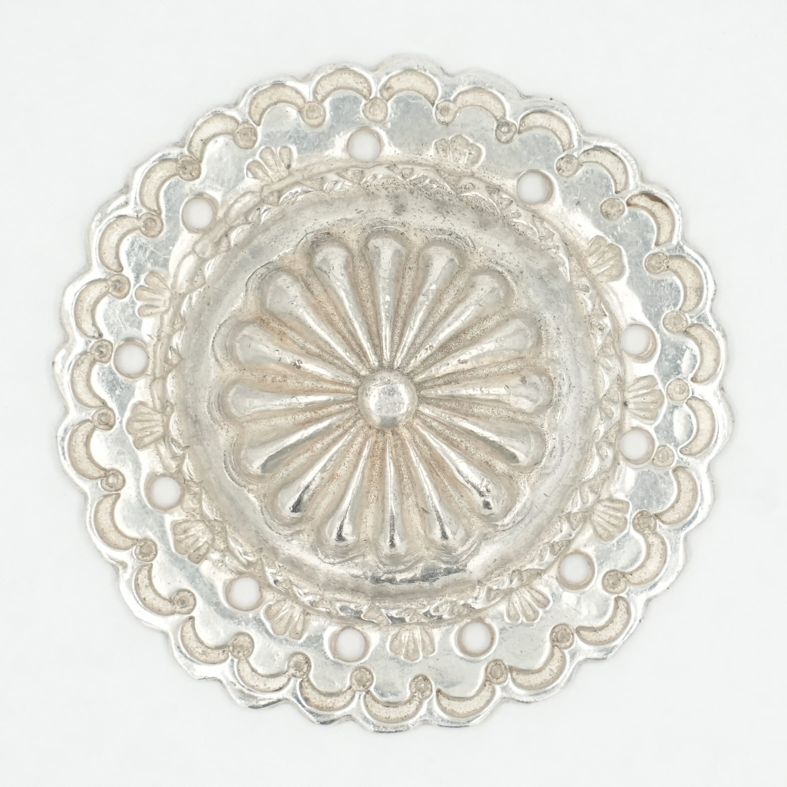 ブランド ゴローズ カラー シルバー 素材 - サイズ -|サイズガイドはコチラ 実寸 - 重さ 18.12g 商品の状態 ランクB 付属品 無 注意事項 商品に関するお問い合わせは最寄りの店舗へご連絡下さい。 Corner Chrome ...