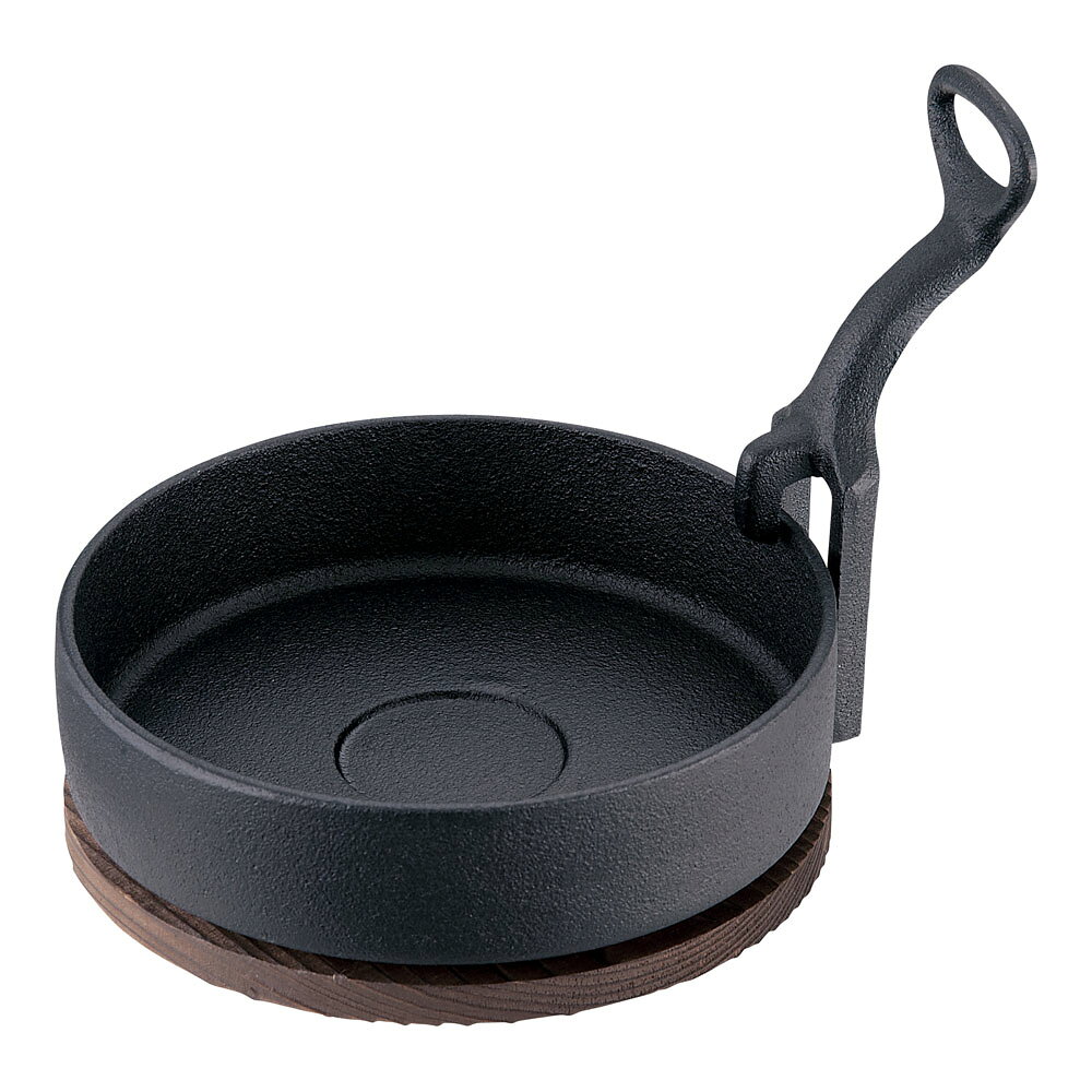 【IK　鉄ギョーザ鍋　ハンドル木台付　15cm】 ●サイズ（鉄板）：外寸/φ150mm　内径/φ144mmxH33mm ●サイズ（木台）：φ130mm ●材質：:本体・ハンドル/鉄鋳物　木台/天然木 ●容量：0.5L ●重量：800g ■鉄...