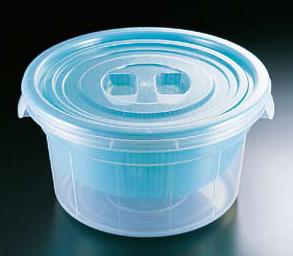 ●サイズ：外径φ396mmxH218mm ●容量：16.0L ●材質：ポリプロピレン（耐熱温度：-20℃〜120℃） ざるとコンテナーがセットになって使い方いろいろ！ ■お米・麺類・野菜洗いに最適。 ■流し洗いに便利な排水スリット設計。 ■...