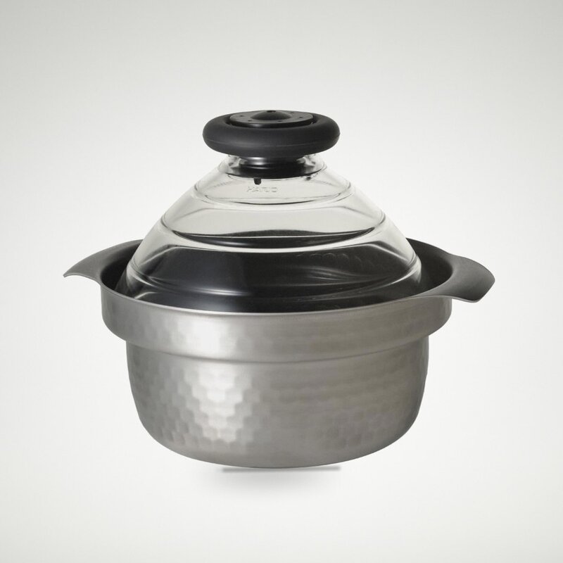 サイズ:幅26×奥行21.6×高さ20cm 生産国:日本 IH使用可能(200V・100V) 素材・材質:鍋身/ステンレス・アルミニウム、フタ/耐熱ガラス、ツマミ/ポリプロピレン・シリコーンゴム 口径:20.8cm 満水容量:2800ml ...