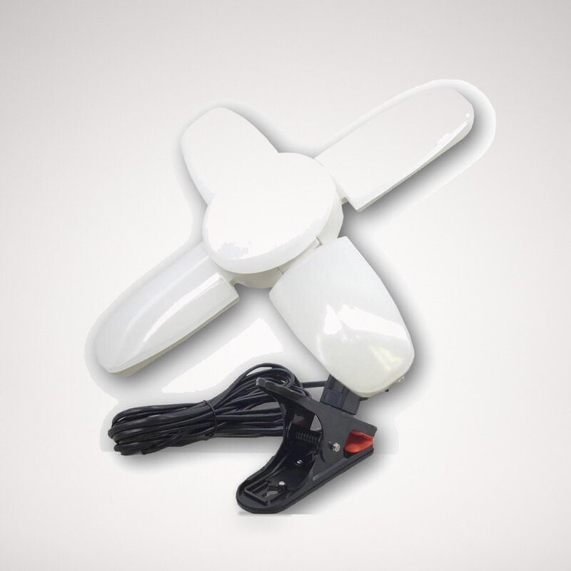 定格入力電圧:100~120V 周波数:50/60Hz 消費電力:最大500W(本体) 口金:E-26 コード長さ:VCT 2C 5m 明るさ:7000Lm(ルーメン) 屋内用で防水ではありませんので 雨、水滴、多湿(浴室 厨房他)の所では...