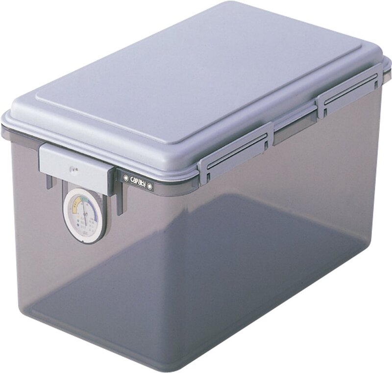 再使用可能な乾燥剤付 容量:約27L 梱包サイズ:28×49×30(cm) 原産国: 日本 種類:単品 湿度計本体:スチロール樹脂製