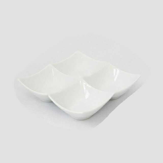 ヴェリアス アーバンスイート角鉢4P ホワイト5枚セット (JS-230-5P)突き出し、薬味などの用途に合わせた使い勝手の良いシリーズ。業務用に最適です。 商品詳細 メーカー _ シリーズ _ アイテム 角鉢 サイズ 16cm×16cm×...