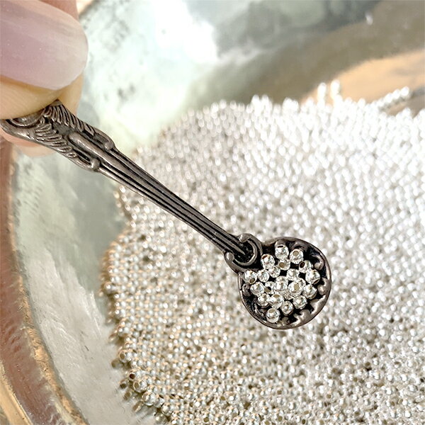 滑らかな丸みを帯びた丸玉プレーンです。軽量なので、たくさん使っても重くなりません。 こちらはつなぎ目のないシームレスタイプになっています。