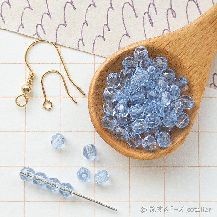 柔らかな印象のファイヤーポリッシュ。チェコ製のガラスビーズです。 【サイズ】 4 ミリ 画像のマス目は1センチ四方、ロットにより表記サイズより±0.5mmほど異なる場合がございます。 【個数】50個 【色味】 ベースカラー:透明感のあるライ...