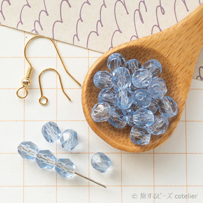 柔らかな印象のファイヤーポリッシュ。チェコ製のガラスビーズです。 【サイズ】 6 ミリ 画像のマス目は1センチ四方、ロットにより表記サイズより±0.5mmほど異なる場合がございます。 【個数】38個 【色味】 ベースカラー:透明感のあるライ...