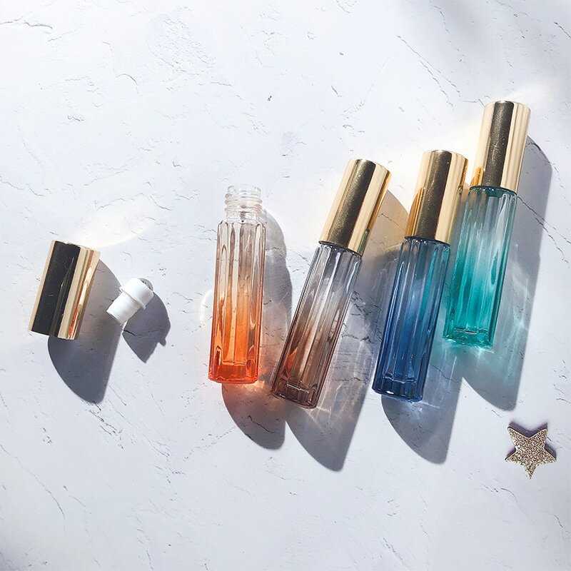 ロールオンタイプで使いやすい、ガラス製香水アトマイザーです。 先端にはステンレス製のロールボールを採用し、なめらかに液体が出る設計。 直接肌に塗れるため、香水のつけすぎ防止にも◎ ボトル部分は厚みのあるガラス素材を使用しており、繰り返し使え...