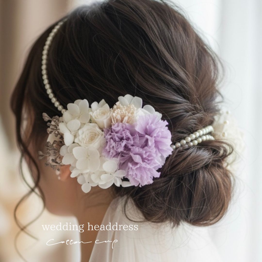 商品情報素材/材質プリザーブドフラワー　カーネーション、アジサイ、バラユーカリ、リボンパール（オプション）サイズ/寸法縦6cm 横 10cm 厚み5cmパール90cm(オプション）その他商品説明プリザーブドフラワー、ドライフラワーは湿気に弱...