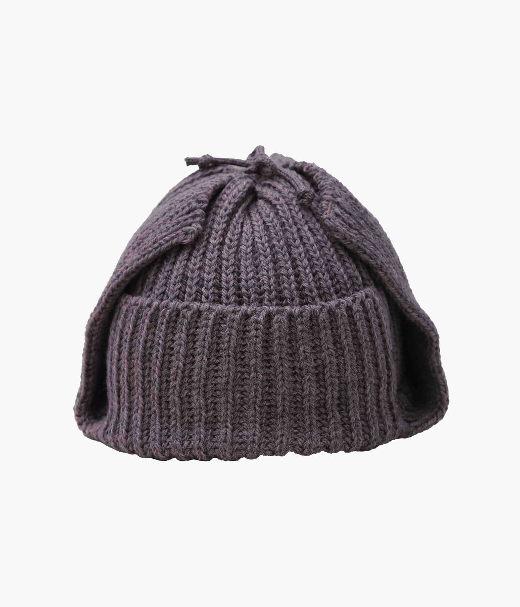 【アイテム詳細】ブリティッシュウールを100%使用したフライトキャップ。保温性の高い肉厚なリブ編みで仕上げられ、フライトキャップのような耳当て付きのデザインが特徴で、耳当て部分は結んで着用することも可能。 【HIGHLAND2000（ハイラ...