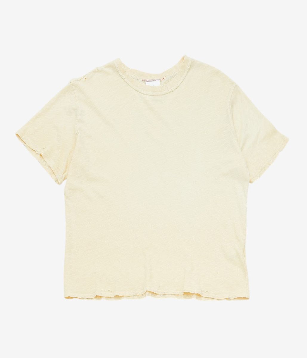 【アイテム詳細】豊かな凹凸と、自然体な風合いが魅力のスラブジャージーを採用したTシャツ。5.5ozの軽やかなコットン生地を使用。職人の手仕事によって一点ずつヴィンテージ加工が施されている。ほんのりと透ける繊細な生地感。自社工場による徹底した...