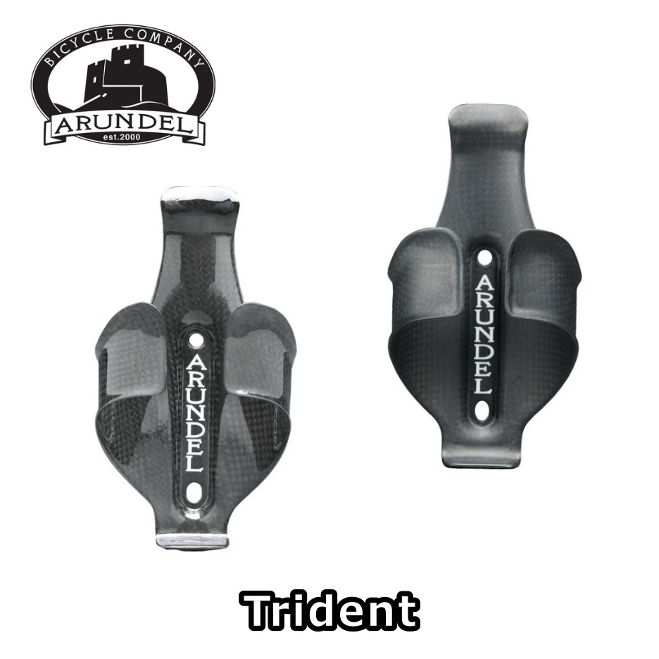 ブランド名 Arundel 商品名 Trident Weave 3K Weave 概要 独特なトライデント形状と幅広で広がった2本の腕により、ボトルをしっかりと固定でき、紛失の心配もほとんどありません。ボトルを握って飲むのも、ボトルを元に戻...