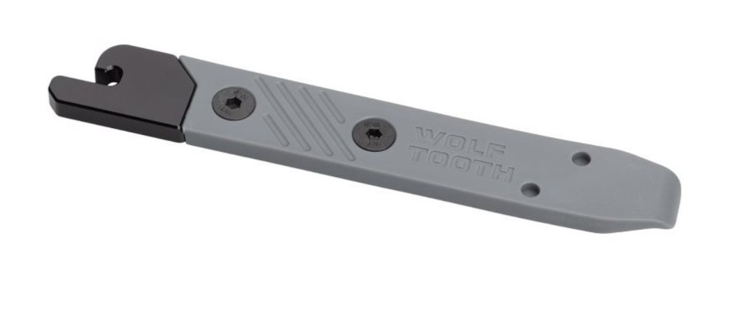 概要　ナイロン製コンポジットタイヤレバー 　　　　細身で人間工学に基づいたプラスチック製のタイヤレバーと、アルミ削り出しのリムデントリムーバー。 　　　　タイヤレバーはチューブド・チューブレスタイヤに対応。リムの曲がり修正ツールはすべての金...