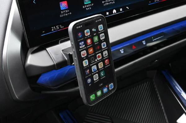 core OBJ select Magnetic Wireless Car Charge Holder for BMWは、magsafe対応iPhone 及び magsafe 付き iPhone ケース用のワイヤレス充電器付スマートフォンホ...