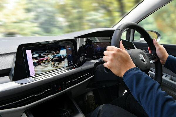 core dev TVC for Audiは最新のAudi純正ナビゲーションシステム”MMIナビゲーション”に 完全対応!! 運転者以外の同乗者が走行中にナビの目的地設定など の操作やTVなどの視聴を楽しむことが出来るようになります。 また...