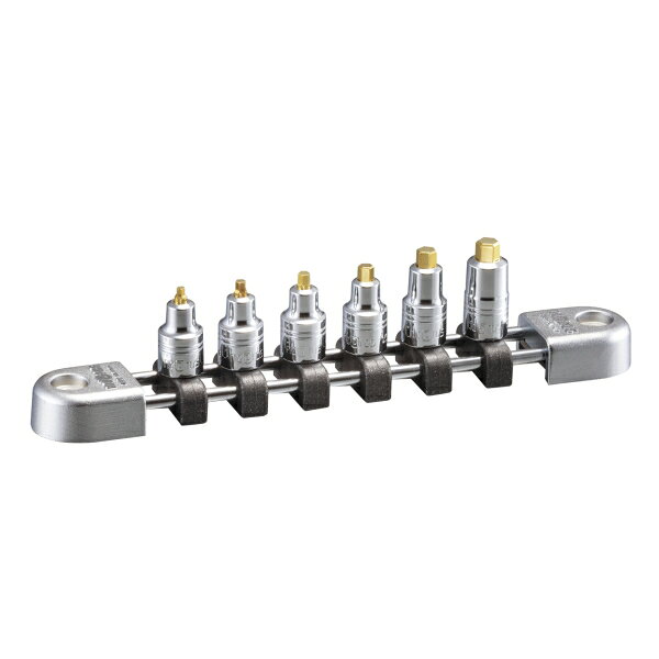 ●ネプロス6.3sq.ソケットホルダーにセットしたビットソケットセット。 ●TIN(チタン)コーティングにより耐摩耗性を向上。 ●全長が短くねじれにくいため、かけた力がロスなく伝わります。固着したボルトの緩め作業に適しています。 ●差込角部...