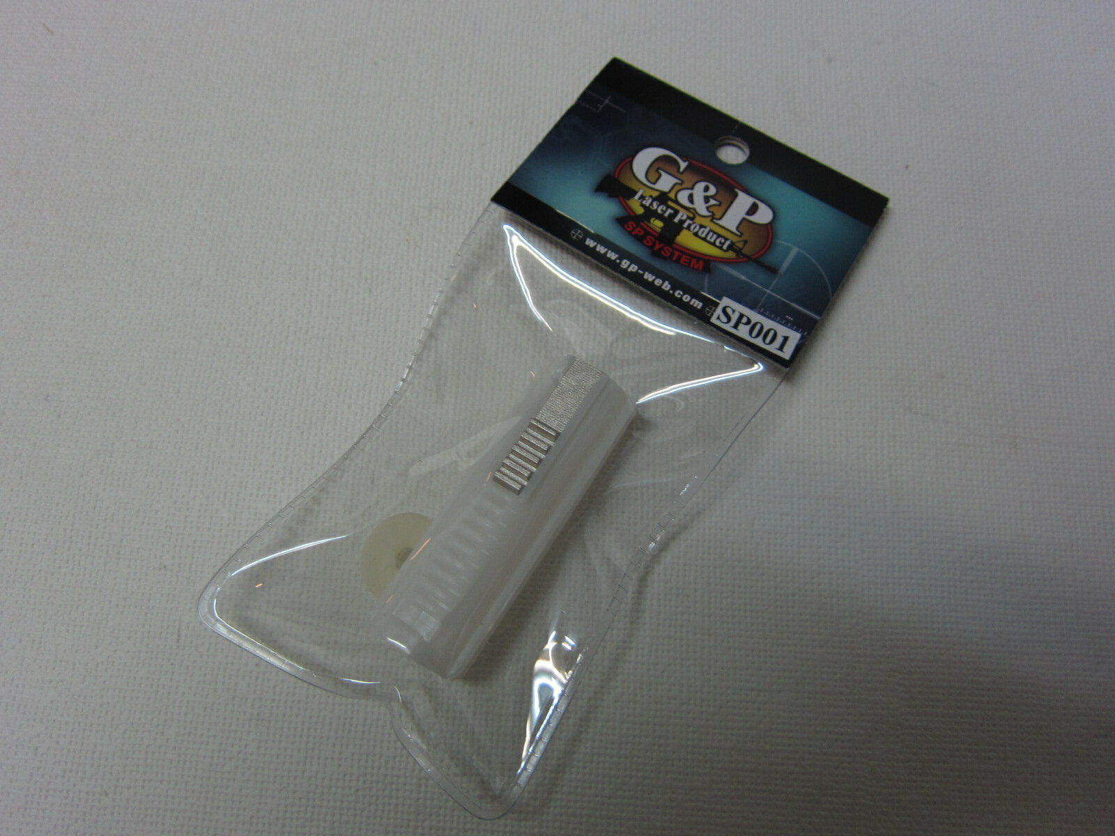 G&P製強化ピストン新品です。ピストンクラッシュ防止加工になっている新型です。 ご自分で取り付け調整できる方が購入下さい。当店ではサポートいたしません。銃本体以外は同じ写真を使用している場合があります。出品物は海外製の玩具です。実銃用のよう...