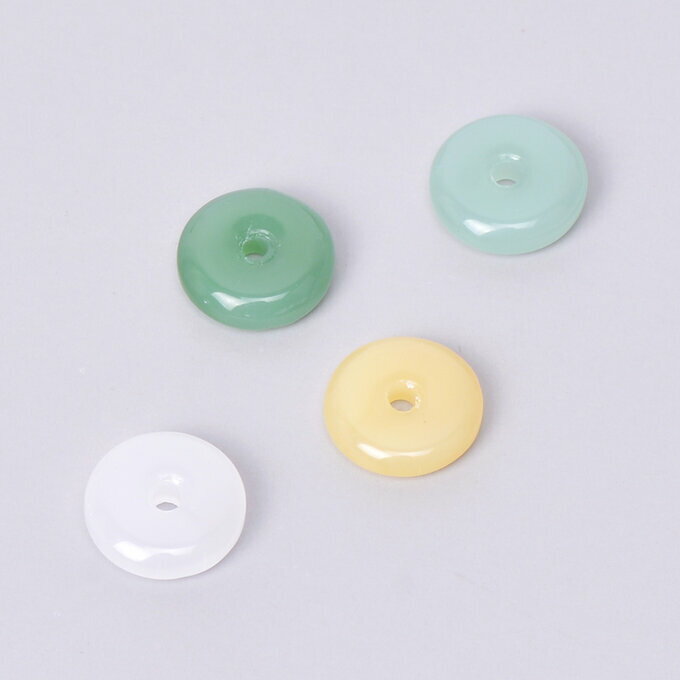 仕　様 サイズ約10mm(穴内径約1.8mm)材　質ガラス製重さ約8.4g/袋 入　数 20ヶ 注意事項 商品の一部には、生産過程上において、歪み・メッキムラ・色ムラ・サビ・多少の柄ずれなどある場合があります。ご返品とご交換は出来かねますの...