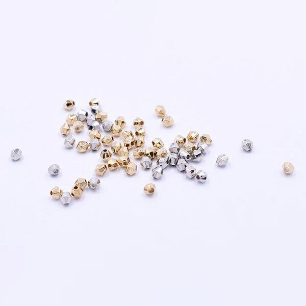 仕　様 サイズ約4×4mm 材　質ABS樹脂製 入　数 200ヶ 注意事項 商品の一部には、生産過程上において、歪み・メッキムラ・色ムラ・サビ・多少の柄ずれなどある場合があります。ご返品とご交換は出来かねますので、予めご了承の上ご購入くださ...