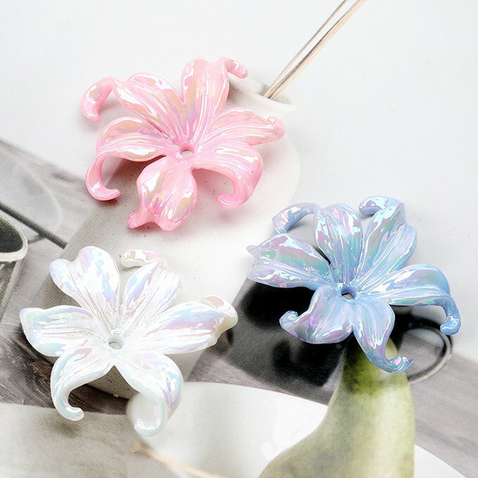 仕　様 サイズ約42×45mm材　質アクリル製重さ約13.2g/袋 入　数 6ヶ 注意事項 商品の一部には、生産過程上において、歪み・メッキムラ・色ムラ・サビ・多少の柄ずれなどある場合があります。ご返品とご交換は出来かねますので、予めご了承...