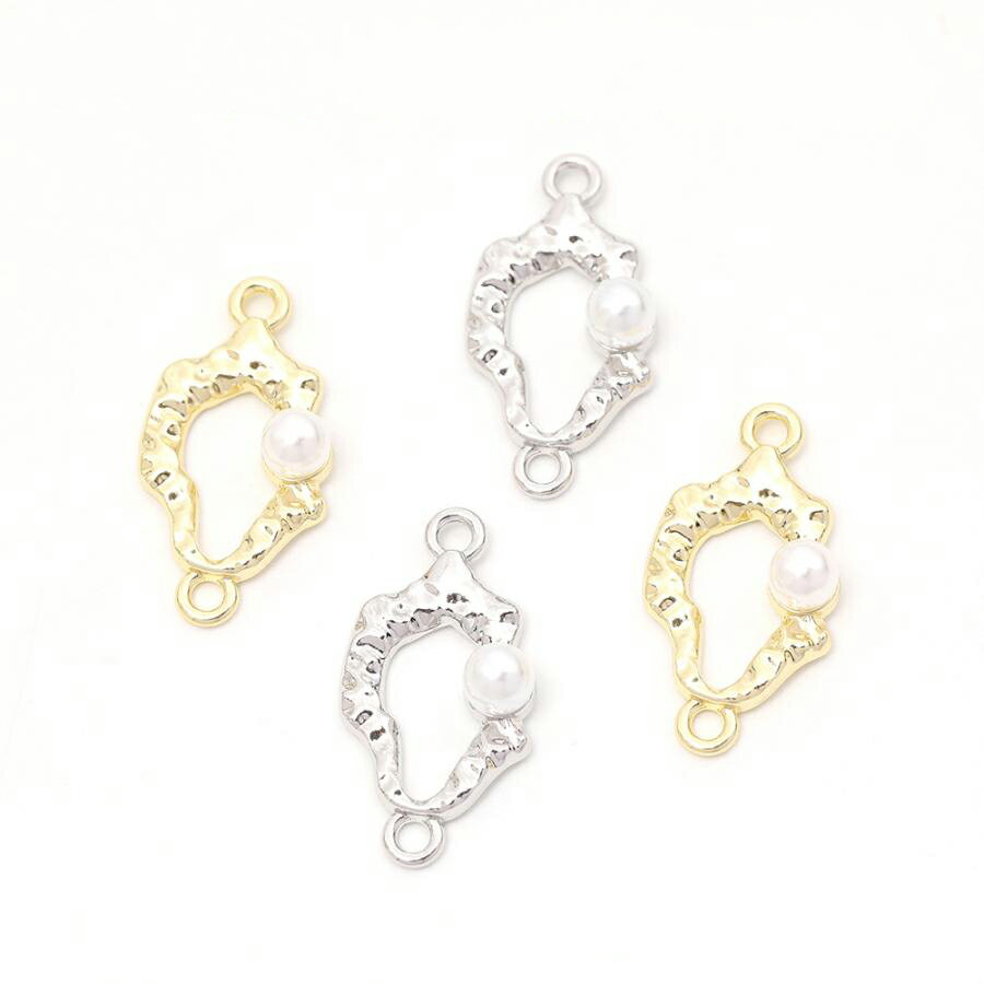 仕　様 サイズ約12×24mm材　質合金製重さ約4.4g/袋 入　数 4ヶ 注意事項 商品の一部には、生産過程上において、歪み・メッキムラ・色ムラ・サビ・多少の柄ずれなどある場合があります。ご返品とご交換は出来かねますので、予めご了承の上ご...