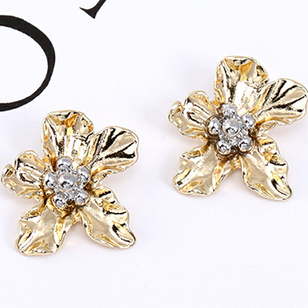 仕　様 サイズ約19×20mm材　質合金製 重さ約15.5g/袋 入　数 6ヶ/袋 注意事項 商品の一部には、生産過程上において、歪み・メッキムラ・色ムラ・サビ・多少の柄ずれなどある場合があります。ご返品とご交換は出来かねますので、予めご了...