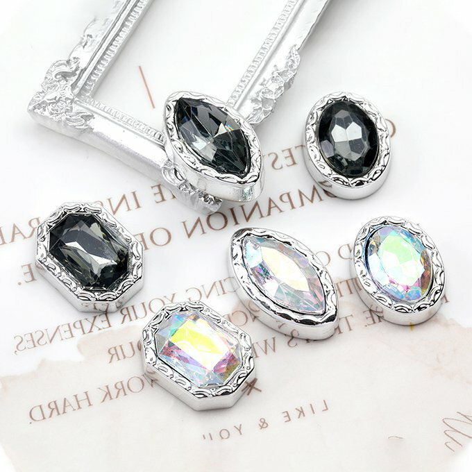 仕　様 サイズ【A】約15×19mm【B】約15×19mm【C】約14×23mm材　質アクリル製重さ【A】約10g/袋【B】約12g/袋【C】約13g/袋 入　数 10ヶ 注意事項 商品の一部には、生産過程上において、歪み・メッキムラ・色ム...