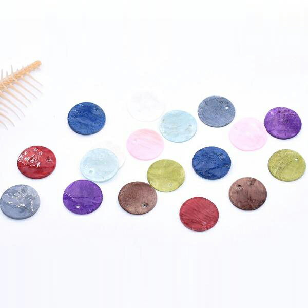 仕　様 サイズ約15mm材　質天然の貝（染め） 入　数 20ヶ 注意事項 商品の一部には、生産過程上において、歪み・メッキムラ・色ムラ・サビ・多少の柄ずれなどある場合があります。ご返品とご交換は出来かねますので、予めご了承の上ご購入ください...