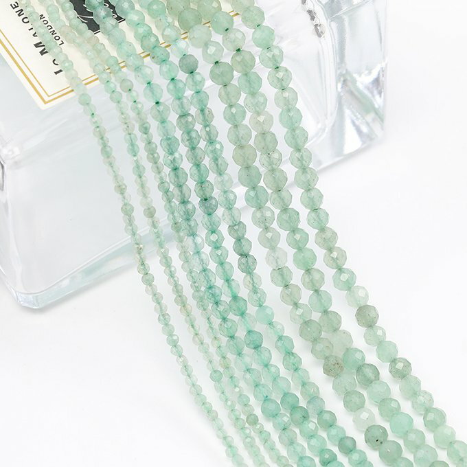 仕　様 サイズ約2mm材　質天然石重さ約2.8g/袋 入　数 1連(約170ヶ) 注意事項 商品の一部には、生産過程上において、歪み・メッキムラ・色ムラ・サビ・多少の柄ずれなどある場合があります。ご返品とご交換は出来かねますので、予めご了承...