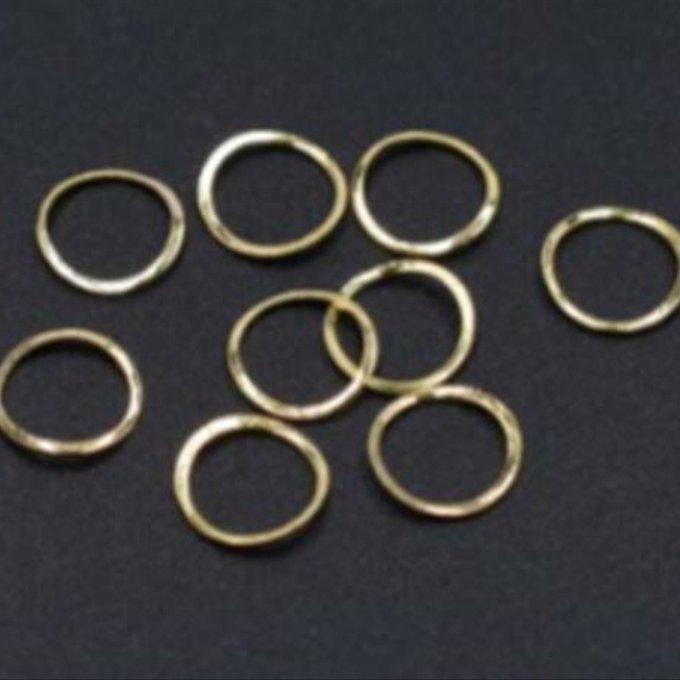 仕　様 サイズ約7×7mm材　質銅製 入　数 約480～500ヶ 注意事項 商品の一部には、生産過程上において、歪み・メッキムラ・色ムラ・サビ・多少の柄ずれなどある場合があります。ご返品とご交換は出来かねますので、予めご了承の上ご購入くださ...