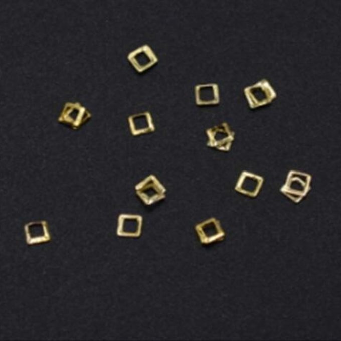 仕　様 サイズ約2×2mm材　質銅製 入　数 約480～500ヶ 注意事項 商品の一部には、生産過程上において、歪み・メッキムラ・色ムラ・サビ・多少の柄ずれなどある場合があります。ご返品とご交換は出来かねますので、予めご了承の上ご購入くださ...