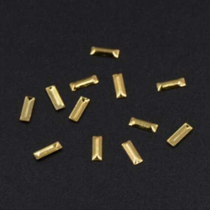 仕　様 サイズ約2×6mm材　質銅製 入　数 約480～500ヶ 注意事項 商品の一部には、生産過程上において、歪み・メッキムラ・色ムラ・サビ・多少の柄ずれなどある場合があります。ご返品とご交換は出来かねますので、予めご了承の上ご購入くださ...