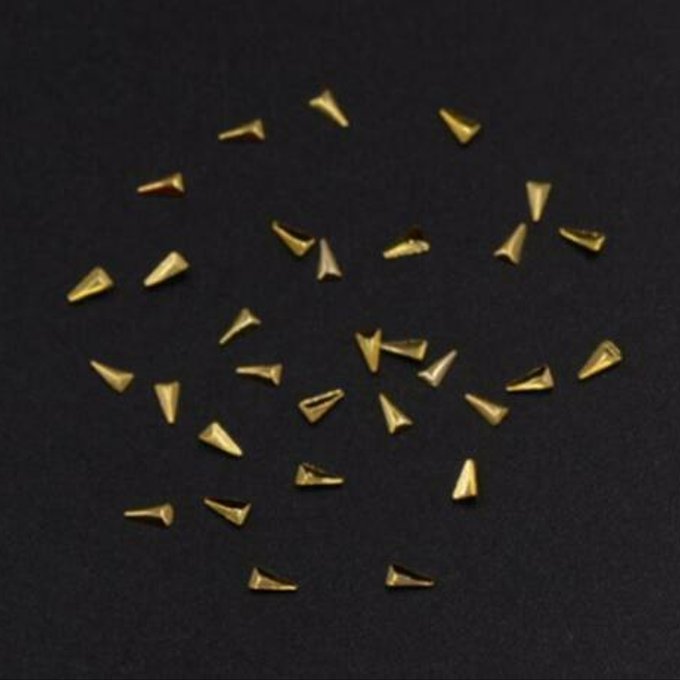 仕　様 サイズ約1.5×3mm材　質銅製 入　数 約480～500ヶ 注意事項 商品の一部には、生産過程上において、歪み・メッキムラ・色ムラ・サビ・多少の柄ずれなどある場合があります。ご返品とご交換は出来かねますので、予めご了承の上ご購入く...