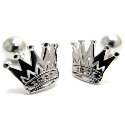 POP CROWN 王、栄誉の象徴である王冠をややポップにデフォルメしたカフス。 ボール型の留め具はボタンホールのホールド感も抜群です。 SIZE 約13×17mm 素材 真鍮 ※【カフス】【カフリンクス】【カフスボタン】はすべて同じものを...